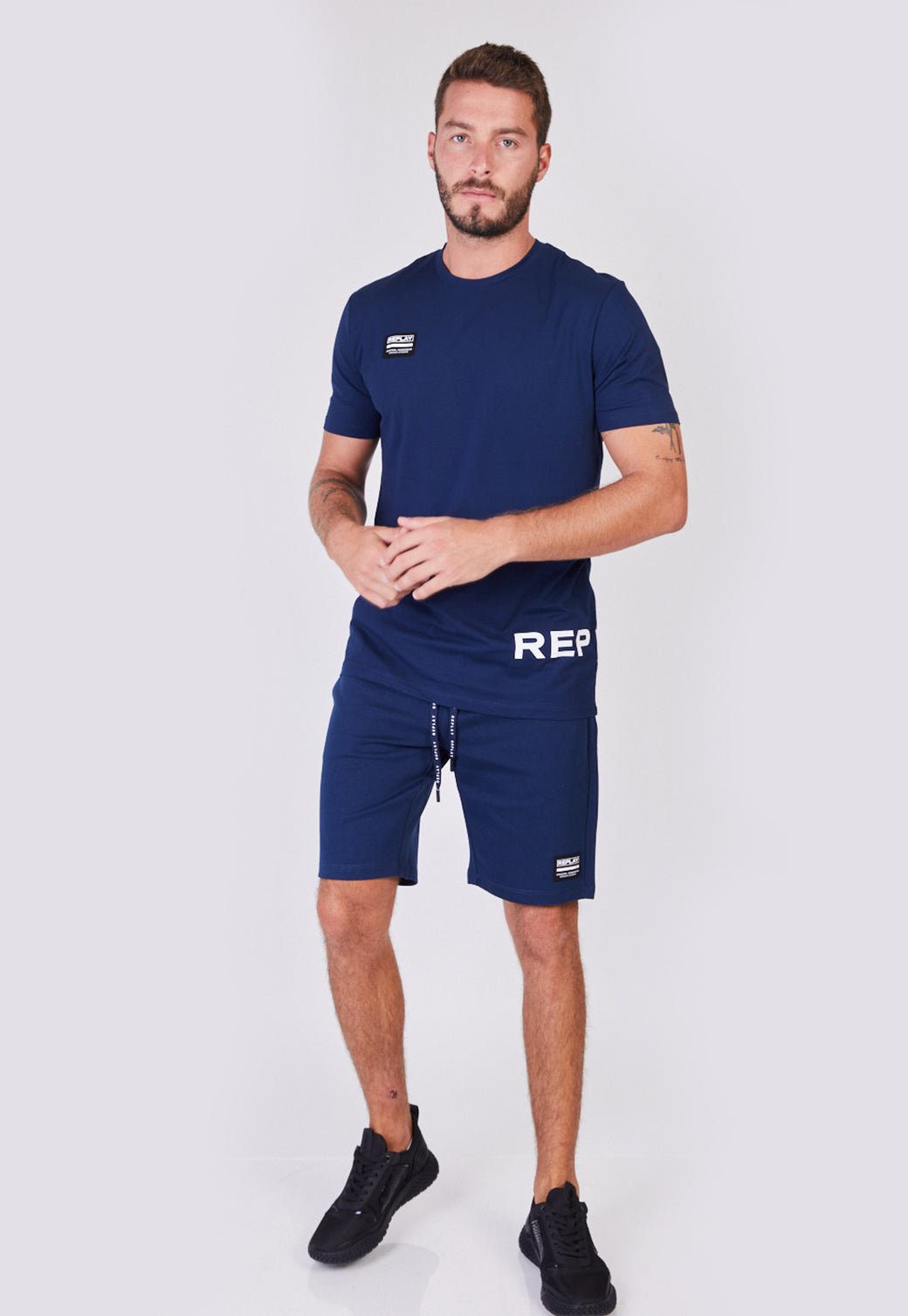 חליפת אופנה שני חלקים קצרה לגברים | ריפליי | ריפליי ג'ינס | Replay jeans