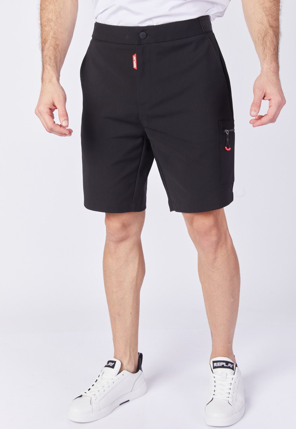 מכנסיים קצרים עם חגורה חצי חיצונית בצבע שחור גברים | ריפליי | ריפליי ג ...